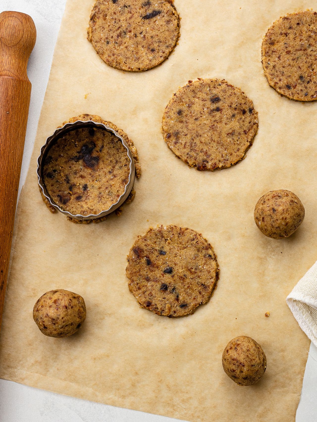 Healthy Almond Pulp Cookies with Dates (3-Ingredient Recipe) | Foodaciously