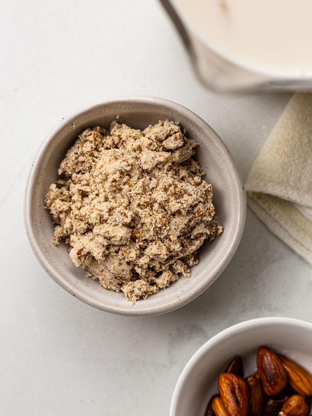 Healthy Almond Pulp Cookies with Dates (3-Ingredient Recipe) | Foodaciously