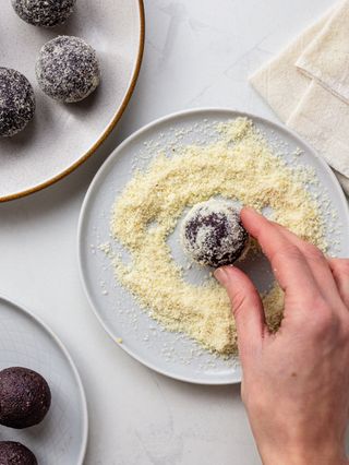 Healthy Acai Balls Recipe | Foodaciously