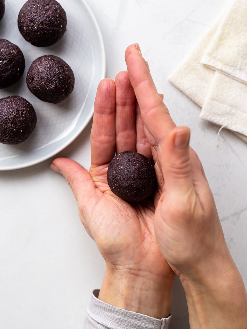 Healthy Acai Balls Recipe | Foodaciously