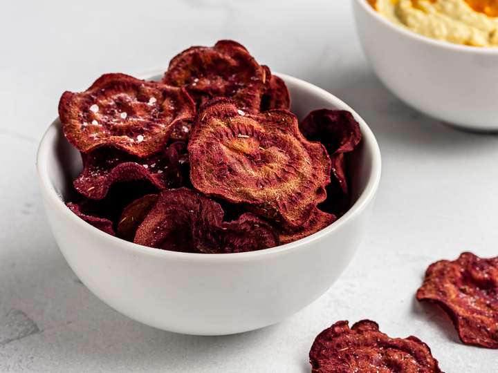 Oven-Baked Beetroots Crisps (Fat-Free) | Foodaciously