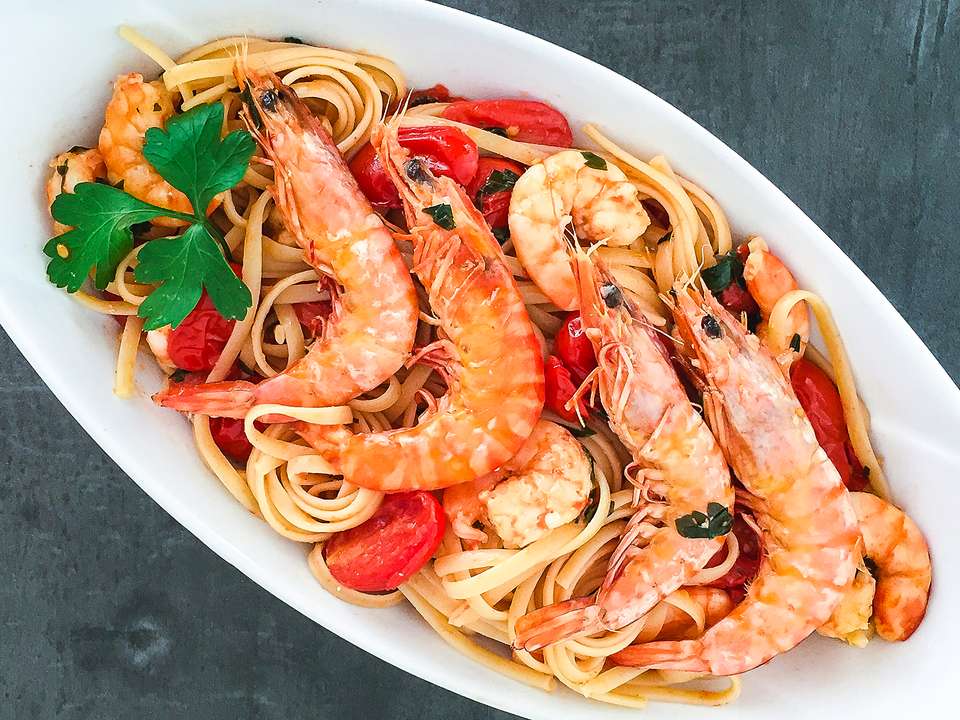 Creamy Pink Rosé Wine and King Prawns Linguine Pasta | Foodaciously