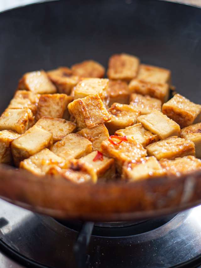 Spicy Honey-Glazed Tofu | Foodaciously