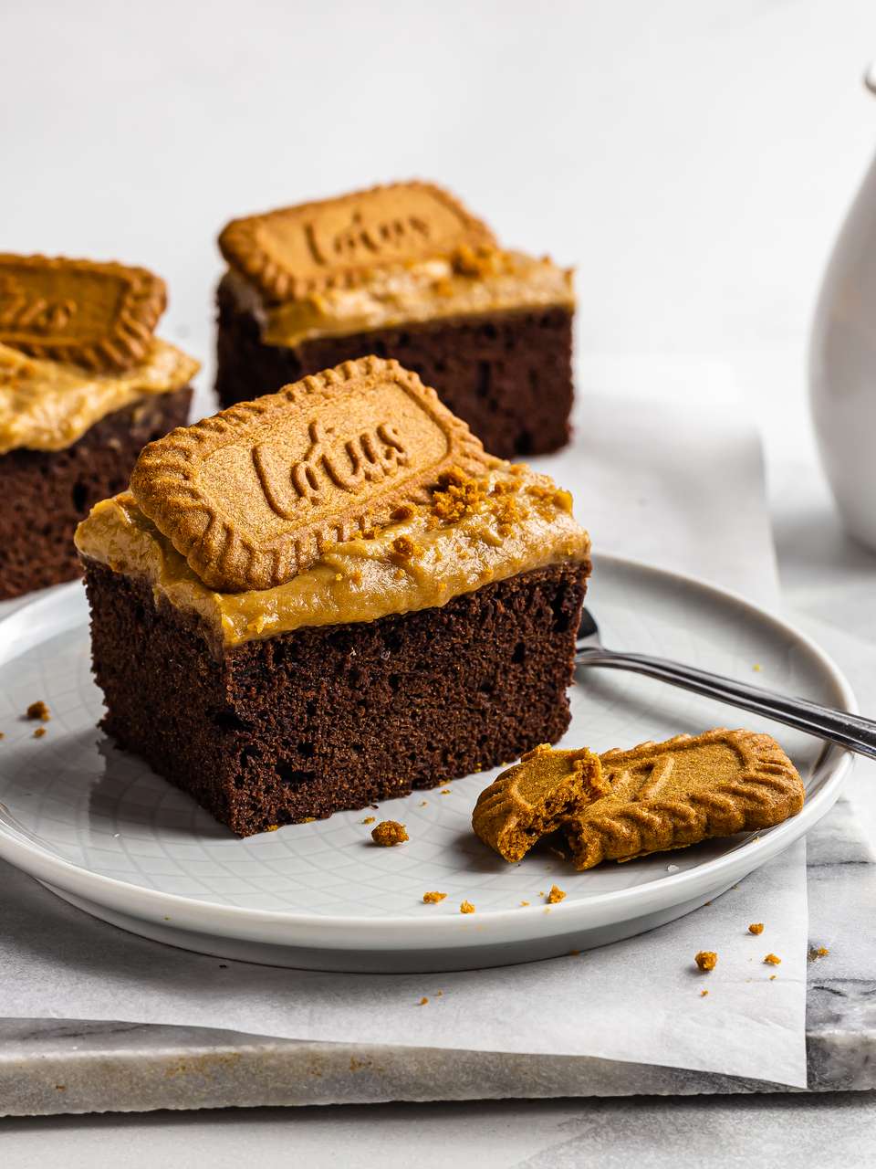 Lotus Biscoff Waffles (Vegan, 3 Ingredients) | Foodaciously