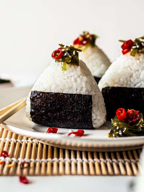 Vegan Mango Maki (Tropical Sushi Rolls) | Foodaciously